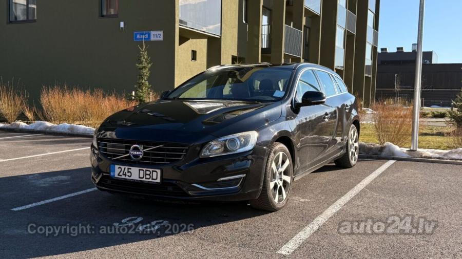 Black Volvo V60 2014 in Tallinn, with an engine capacity of 2.40 L and mileage of 251 thousand km for 9999 €, photo 2 on AUTOMOTO.COM.LV