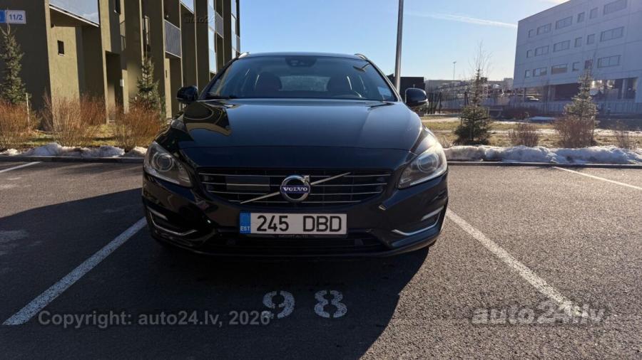 Black Volvo V60 2014 in Tallinn, with an engine capacity of 2.40 L and mileage of 251 thousand km for 9999 €, photo 3 on AUTOMOTO.COM.LV