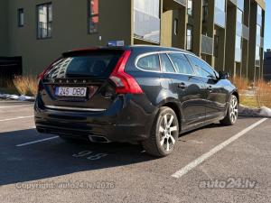Black Volvo V60 2014 in Tallinn, with an engine capacity of 2.40 L and mileage of 251 thousand km for 9999 €, photo 4 on AUTOMOTO.COM.LV