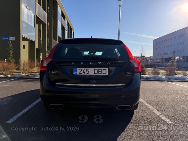 Melns Volvo V60 2014 Tallina, ar dzinēja tilpumu 2.40 L un nobraukumu 251 tūkst. km par 9999 €, foto 5 vietnē AUTOMOTO.COM.LV