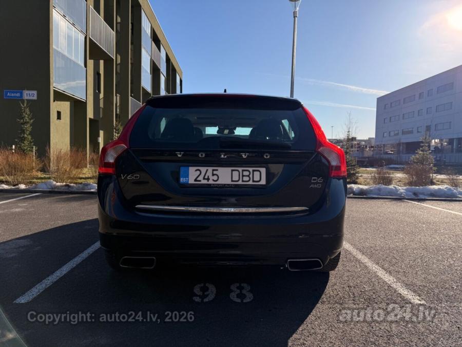 Black Volvo V60 2014 in Tallinn, with an engine capacity of 2.40 L and mileage of 251 thousand km for 9999 €, photo 5 on AUTOMOTO.COM.LV
