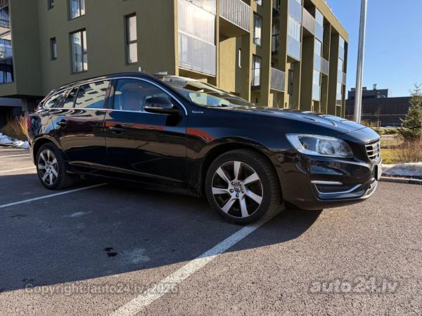 Melns Volvo V60 2014 Tallina, ar dzinēja tilpumu 2.40 L un nobraukumu 251 tūkst. km par 9999 €, foto 6 vietnē AUTOMOTO.COM.LV