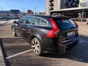 Black Volvo V60 2014 in Tallinn, with an engine capacity of 2.40 L and mileage of 251 thousand km for 9999 €, photo 8 on AUTOMOTO.COM.LV
