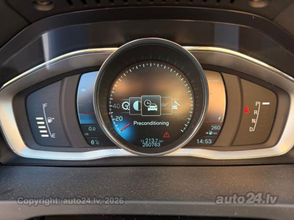 Melns Volvo V60 2014 Tallina, ar dzinēja tilpumu 2.40 L un nobraukumu 251 tūkst. km par 9999 €, foto 11 vietnē AUTOMOTO.COM.LV