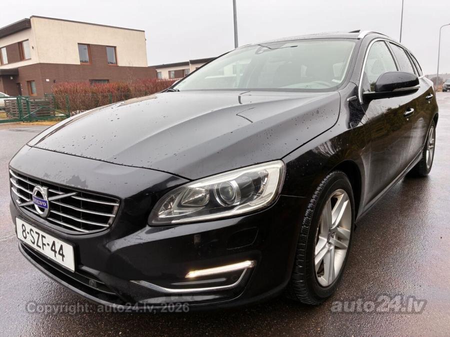 Melns Volvo V60 2014 Tallina, ar dzinēja tilpumu 2.40 L un nobraukumu 300 tūkst. km par 6999 €, foto 1 vietnē AUTOMOTO.COM.LV