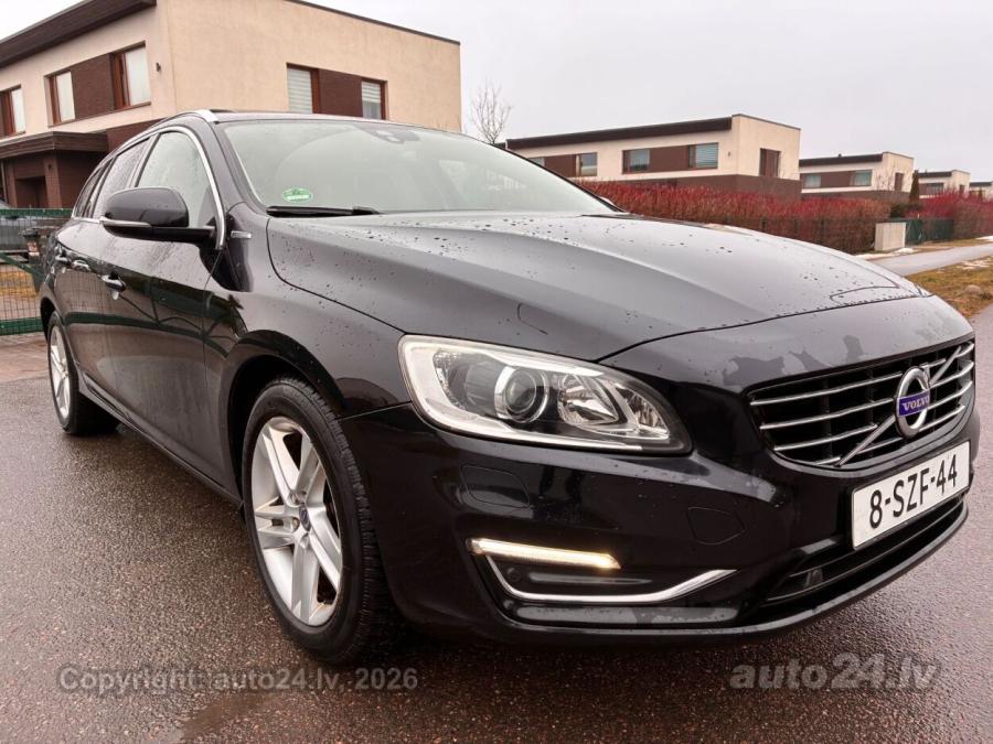 Melns Volvo V60 2014 Tallina, ar dzinēja tilpumu 2.40 L un nobraukumu 300 tūkst. km par 6999 €, foto 18 vietnē AUTOMOTO.COM.LV