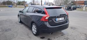 Black Volvo V60 2014 in Vilnius, with an engine capacity of 1.60 L and mileage of 295 thousand km for 6490 €, photo 4 on AUTOMOTO.COM.LV