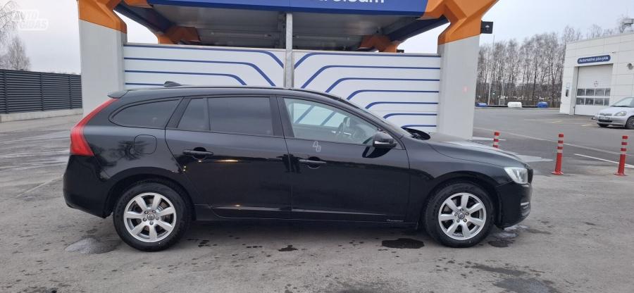 Black Volvo V60 2014 in Vilnius, with an engine capacity of 1.60 L and mileage of 295 thousand km for 6490 €, photo 9 on AUTOMOTO.COM.LV