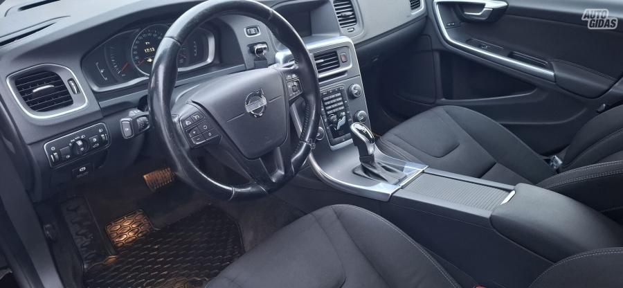 Black Volvo V60 2014 in Vilnius, with an engine capacity of 1.60 L and mileage of 295 thousand km for 6490 €, photo 11 on AUTOMOTO.COM.LV