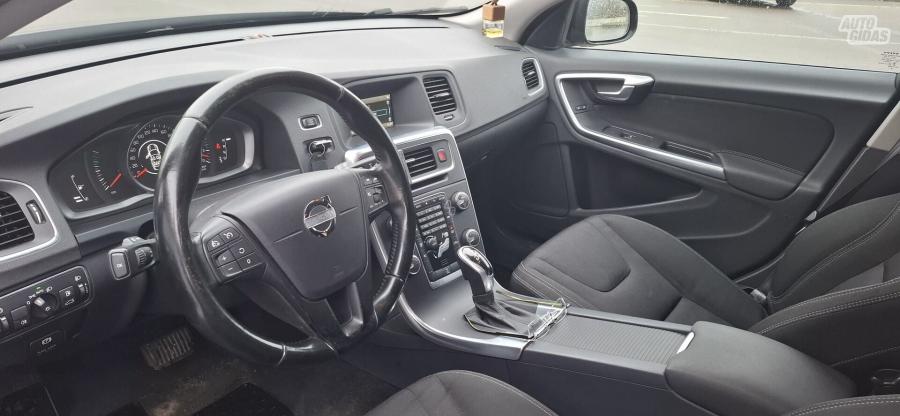Black Volvo V60 2014 in Vilnius, with an engine capacity of 1.60 L and mileage of 295 thousand km for 6490 €, photo 17 on AUTOMOTO.COM.LV