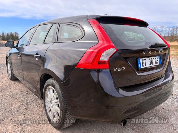 Melns Volvo V60 2014 Tallina, ar dzinēja tilpumu 1.60 L un nobraukumu 265 tūkst. km par 6699 €, foto 3 vietnē AUTOMOTO.COM.LV