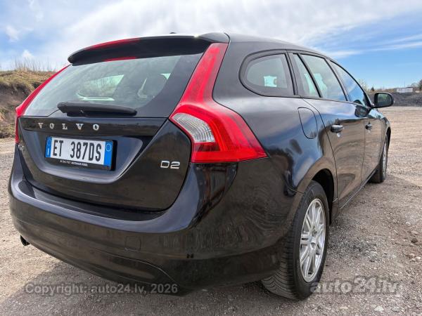 Melns Volvo V60 2014 Tallina, ar dzinēja tilpumu 1.60 L un nobraukumu 265 tūkst. km par 6699 €, foto 4 vietnē AUTOMOTO.COM.LV