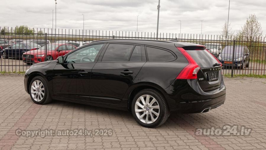 Melns Volvo V60 2014 Tartu, ar dzinēja tilpumu 2.00 L un nobraukumu 182 tūkst. km par 9990 €, foto 8 vietnē AUTOMOTO.COM.LV