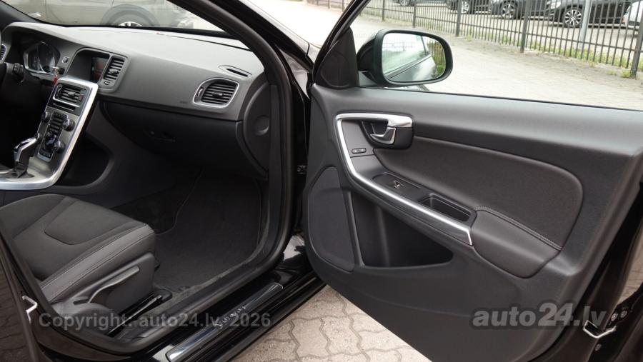 Melns Volvo V60 2014 Tartu, ar dzinēja tilpumu 2.00 L un nobraukumu 182 tūkst. km par 9990 €, foto 14 vietnē AUTOMOTO.COM.LV