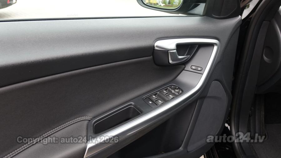 Melns Volvo V60 2014 Tartu, ar dzinēja tilpumu 2.00 L un nobraukumu 182 tūkst. km par 9990 €, foto 19 vietnē AUTOMOTO.COM.LV