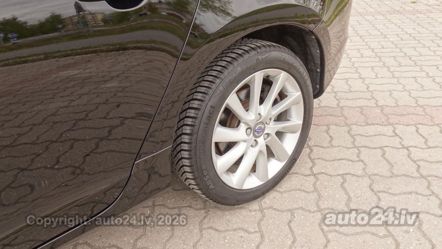 Melns Volvo V60 2014 Tartu, ar dzinēja tilpumu 2.00 L un nobraukumu 182 tūkst. km par 9990 €, foto 22 vietnē AUTOMOTO.COM.LV