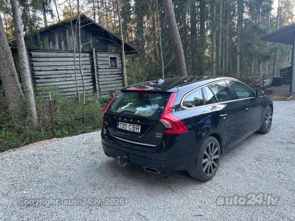 Melns Volvo V60 2014 Tallina, ar dzinēja tilpumu 2.40 L un nobraukumu 405 tūkst. km par 6900 €, foto 2 vietnē AUTOMOTO.COM.LV