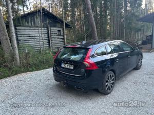 Melns Volvo V60 2014 Tallina, ar dzinēja tilpumu 2.40 L un nobraukumu 405 tūkst. km par 6900 €, foto 3 vietnē AUTOMOTO.COM.LV