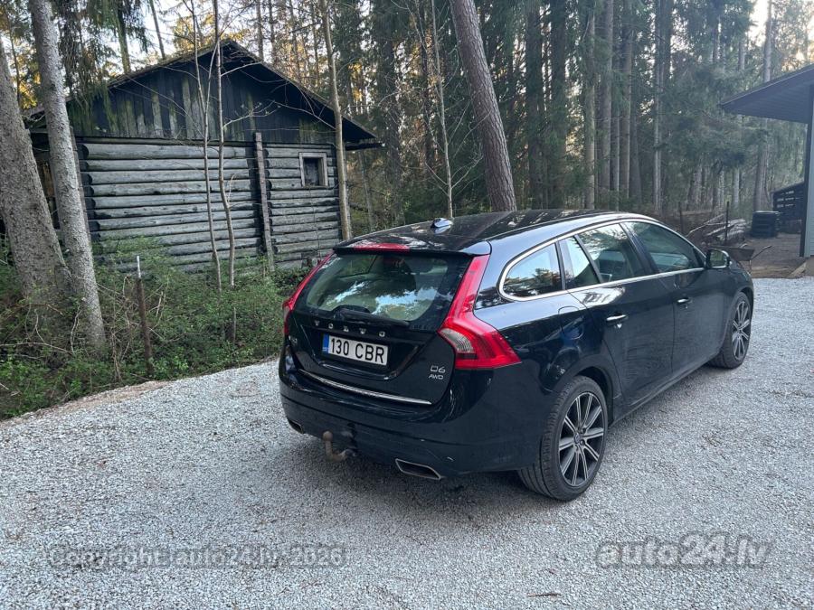 Melns Volvo V60 2014 Tallina, ar dzinēja tilpumu 2.40 L un nobraukumu 405 tūkst. km par 6900 €, foto 3 vietnē AUTOMOTO.COM.LV