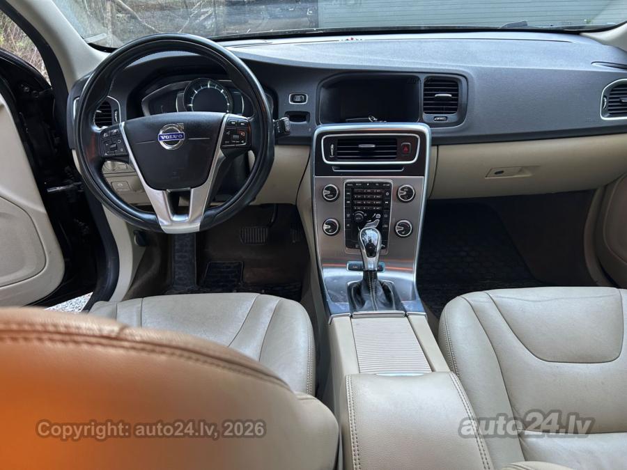 Melns Volvo V60 2014 Tallina, ar dzinēja tilpumu 2.40 L un nobraukumu 405 tūkst. km par 6900 €, foto 7 vietnē AUTOMOTO.COM.LV