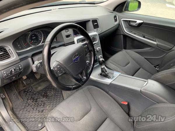 Melns Volvo V60 2014 Tallina, ar dzinēja tilpumu 1.60 L un nobraukumu 308 tūkst. km par 5500 €, foto 7 vietnē AUTOMOTO.COM.LV