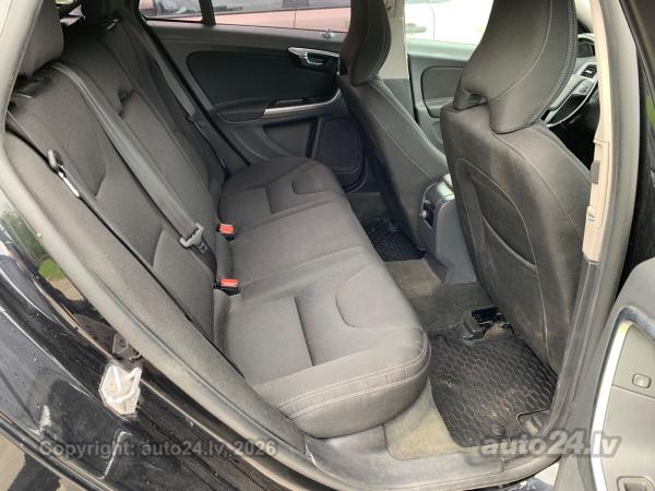 Melns Volvo V60 2014 Tallina, ar dzinēja tilpumu 1.60 L un nobraukumu 308 tūkst. km par 5500 €, foto 9 vietnē AUTOMOTO.COM.LV