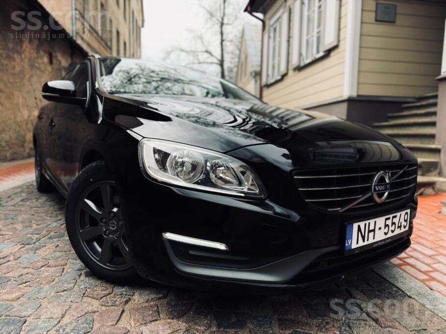 Black Volvo V60 2014 in Cesis, with an engine capacity of 2.00 L and mileage of 0 thousand km for 7200 €, photo 1 on AUTOMOTO.COM.LV