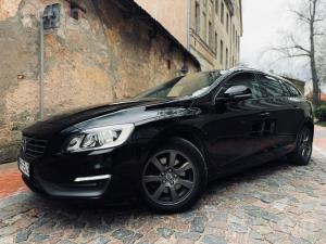 Black Volvo V60 2014 in Cesis, with an engine capacity of 2.00 L and mileage of 0 thousand km for 7200 €, photo 5 on AUTOMOTO.COM.LV