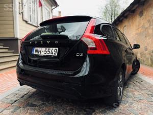 Black Volvo V60 2014 in Cesis, with an engine capacity of 2.00 L and mileage of 0 thousand km for 7200 €, photo 6 on AUTOMOTO.COM.LV