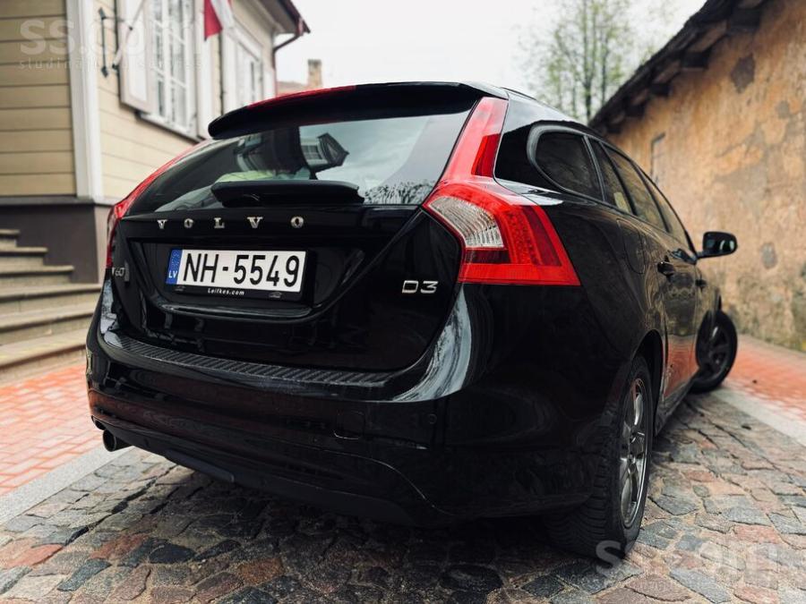 Black Volvo V60 2014 in Cesis, with an engine capacity of 2.00 L and mileage of 0 thousand km for 7200 €, photo 6 on AUTOMOTO.COM.LV