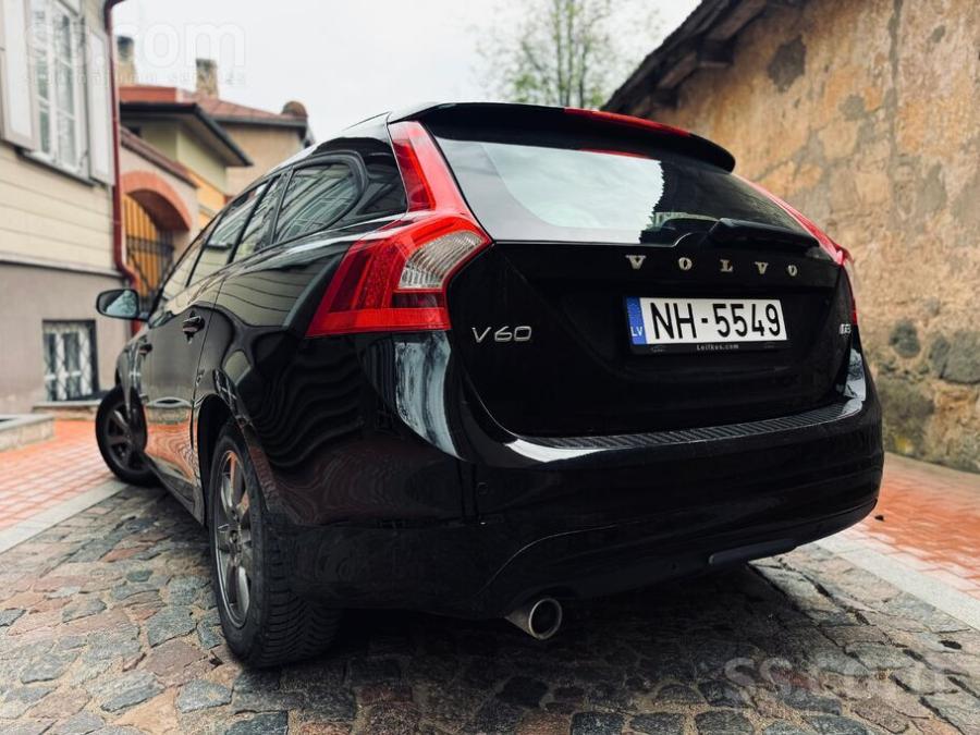 Black Volvo V60 2014 in Cesis, with an engine capacity of 2.00 L and mileage of 0 thousand km for 7200 €, photo 8 on AUTOMOTO.COM.LV