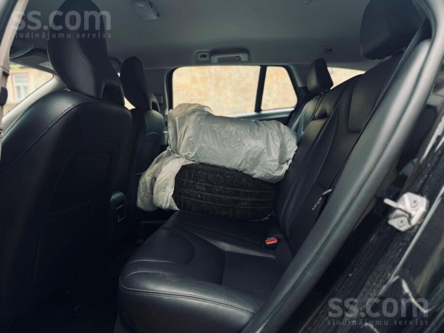 Black Volvo V60 2014 in Cesis, with an engine capacity of 2.00 L and mileage of 0 thousand km for 7200 €, photo 10 on AUTOMOTO.COM.LV