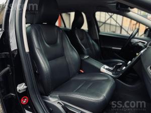 Black Volvo V60 2014 in Cesis, with an engine capacity of 2.00 L and mileage of 0 thousand km for 7200 €, photo 11 on AUTOMOTO.COM.LV