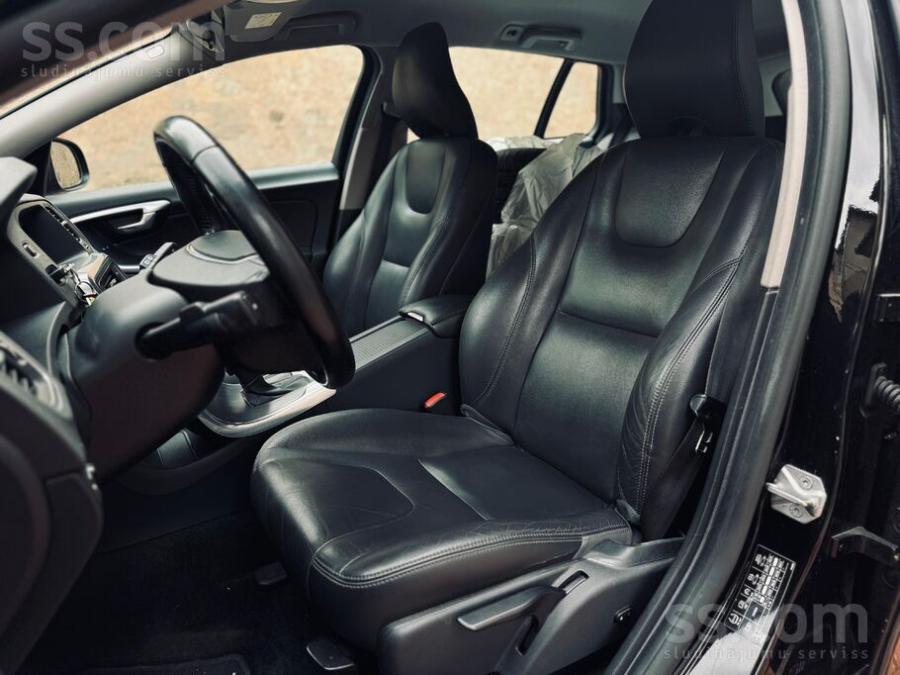 Black Volvo V60 2014 in Cesis, with an engine capacity of 2.00 L and mileage of 0 thousand km for 7200 €, photo 12 on AUTOMOTO.COM.LV