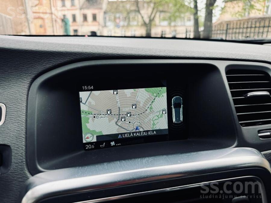 Black Volvo V60 2014 in Cesis, with an engine capacity of 2.00 L and mileage of 0 thousand km for 7200 €, photo 15 on AUTOMOTO.COM.LV