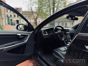 Black Volvo V60 2014 in Cesis, with an engine capacity of 2.00 L and mileage of 0 thousand km for 7200 €, photo 19 on AUTOMOTO.COM.LV