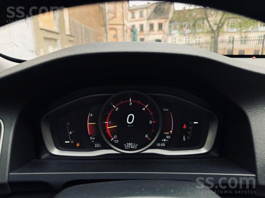 Black Volvo V60 2014 in Cesis, with an engine capacity of 2.00 L and mileage of 0 thousand km for 7200 €, photo 21 on AUTOMOTO.COM.LV