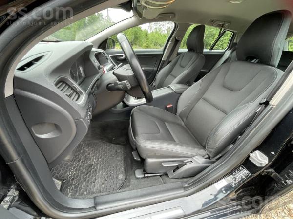 Melns Volvo V60 2014 Cēsis, ar dzinēja tilpumu 2.00 L un nobraukumu 0 tūkst. km par 6300 €, foto 5 vietnē AUTOMOTO.COM.LV