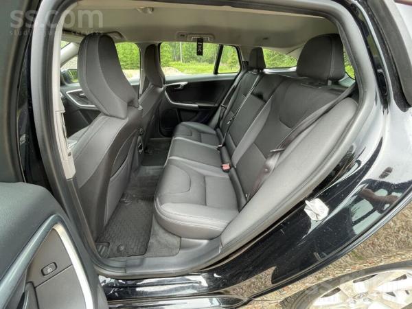 Melns Volvo V60 2014 Cēsis, ar dzinēja tilpumu 2.00 L un nobraukumu 0 tūkst. km par 6300 €, foto 8 vietnē AUTOMOTO.COM.LV