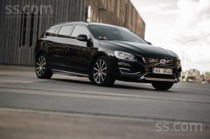 Melns Volvo V60 2014 Rīga, ar dzinēja tilpumu 2.40 L un nobraukumu 243 tūkst. km par 11000 €, foto  vietnē AUTOMOTO.COM.LV