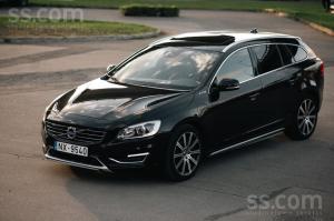 Melns Volvo V60 2014 Rīga, ar dzinēja tilpumu 2.40 L un nobraukumu 243 tūkst. km par 11000 €, foto 3 vietnē AUTOMOTO.COM.LV
