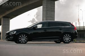 Melns Volvo V60 2014 Rīga, ar dzinēja tilpumu 2.40 L un nobraukumu 243 tūkst. km par 11000 €, foto 4 vietnē AUTOMOTO.COM.LV