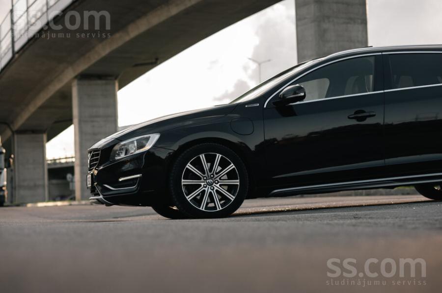 Melns Volvo V60 2014 Rīga, ar dzinēja tilpumu 2.40 L un nobraukumu 243 tūkst. km par 11000 €, foto 5 vietnē AUTOMOTO.COM.LV