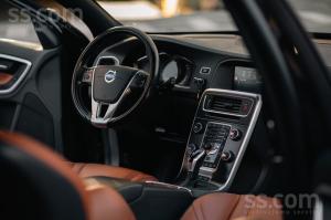Melns Volvo V60 2014 Rīga, ar dzinēja tilpumu 2.40 L un nobraukumu 243 tūkst. km par 11000 €, foto 13 vietnē AUTOMOTO.COM.LV
