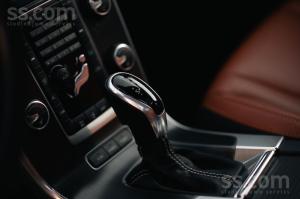Melns Volvo V60 2014 Rīga, ar dzinēja tilpumu 2.40 L un nobraukumu 243 tūkst. km par 11000 €, foto 17 vietnē AUTOMOTO.COM.LV