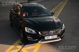 Melns Volvo V60 2014 Rīga, ar dzinēja tilpumu 2.40 L un nobraukumu 243 tūkst. km par 11000 €, foto 33 vietnē AUTOMOTO.COM.LV