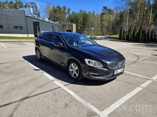 Melns Volvo V60 2014 Rīga, ar dzinēja tilpumu 2.00 L un nobraukumu 304 tūkst. km par 6999 €, foto 3 vietnē AUTOMOTO.COM.LV