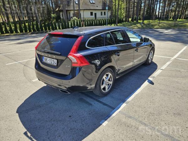 Melns Volvo V60 2014 Rīga, ar dzinēja tilpumu 2.00 L un nobraukumu 304 tūkst. km par 6999 €, foto 4 vietnē AUTOMOTO.COM.LV