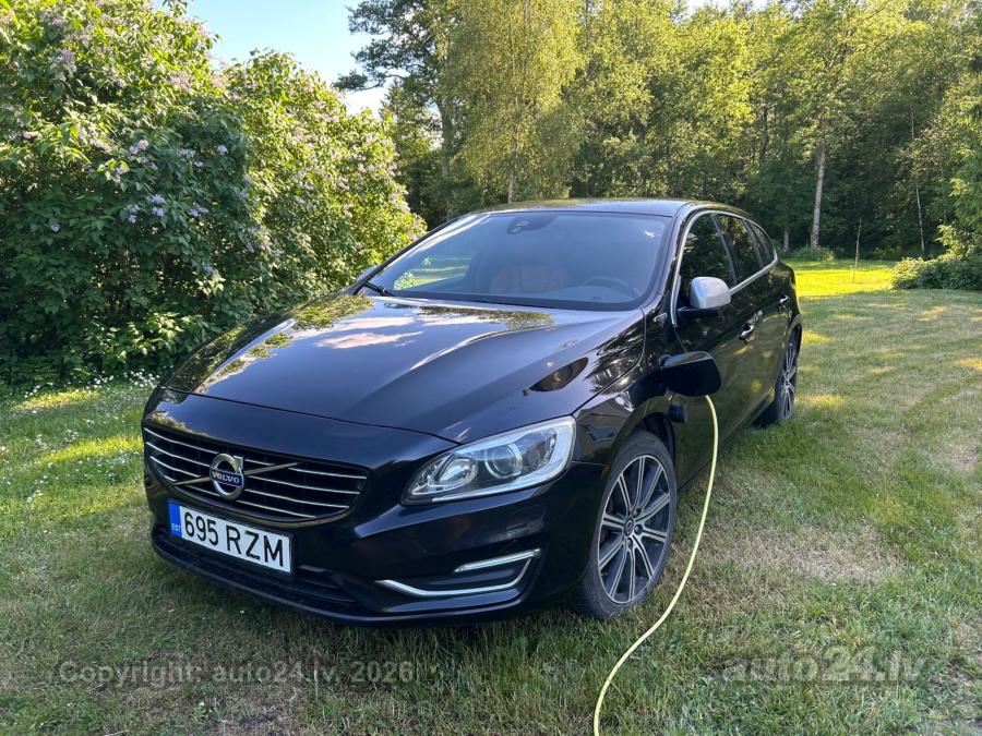 Melns Volvo V60 2014 Tallina, ar dzinēja tilpumu 2.40 L un nobraukumu 344 tūkst. km par 7990 €, foto 1 vietnē AUTOMOTO.COM.LV