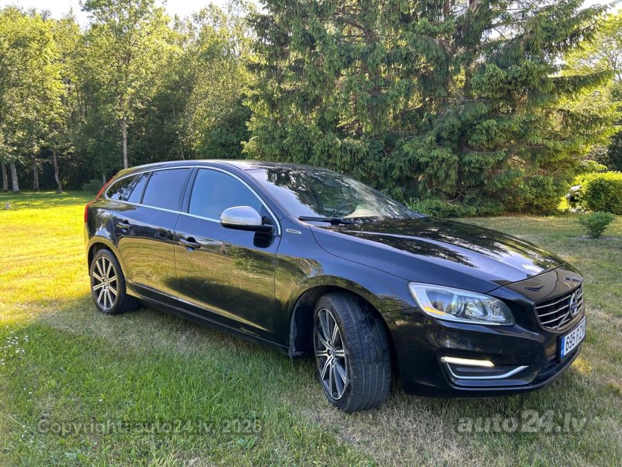 Melns Volvo V60 2014 Tallina, ar dzinēja tilpumu 2.40 L un nobraukumu 344 tūkst. km par 7990 €, foto 5 vietnē AUTOMOTO.COM.LV